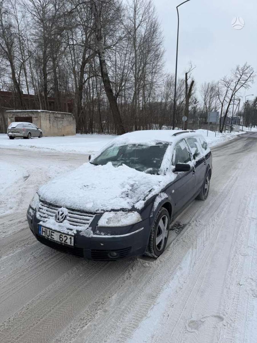 Black Volkswagen Passat 2004 in Kaunas, with an engine capacity of 1.90 L and mileage of 345 thousand km for 850 €, photo 4 on AUTOMOTO.COM.LV