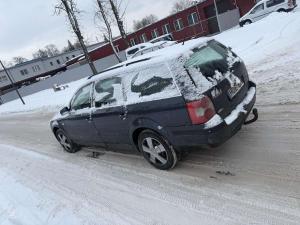 Black Volkswagen Passat 2004 in Kaunas, with an engine capacity of 1.90 L and mileage of 345 thousand km for 850 €, photo 6 on AUTOMOTO.COM.LV