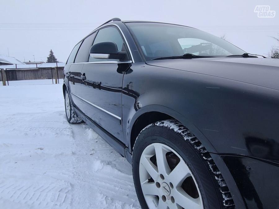 Black Volkswagen Passat 2004 in Marijampole, with an engine capacity of 1.90 L and mileage of 381 thousand km for 1650 €, photo 9 on AUTOMOTO.COM.LV