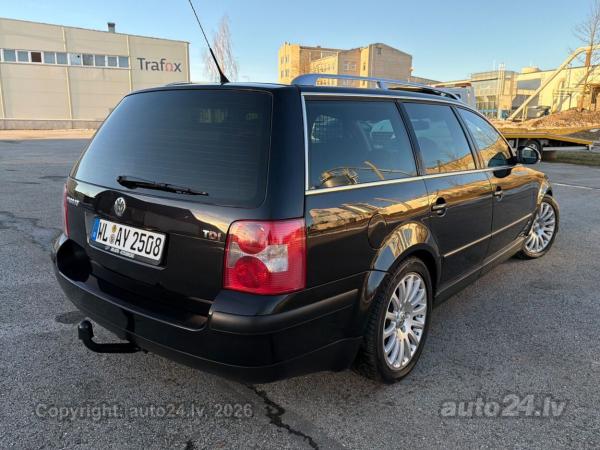 Black Volkswagen Passat 2004 in Viljandi, with an engine capacity of 1.90 L and mileage of 281 thousand km for 4190 €, photo 4 on AUTOMOTO.COM.LV