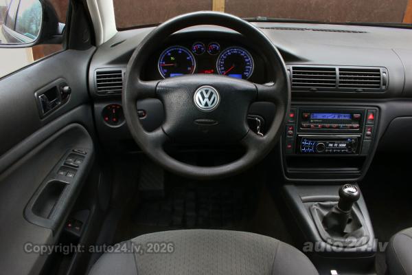 Black Volkswagen Passat 2004 in Viljandi, with an engine capacity of 1.90 L and mileage of 298 thousand km for 3990 €, photo 4 on AUTOMOTO.COM.LV