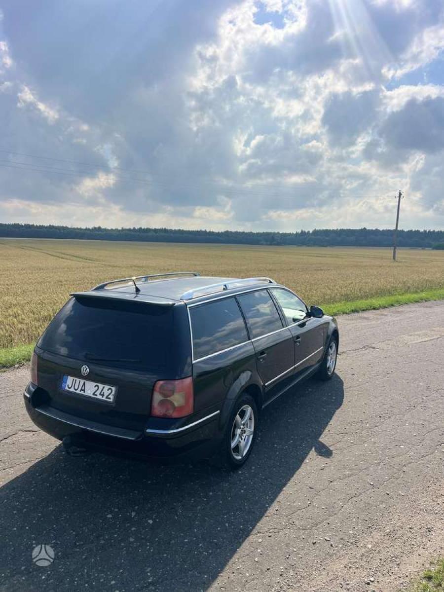Black Volkswagen Passat 2004 in Siauliai, with an engine capacity of 1.90 L and mileage of 316 thousand km for 1450 €, photo 5 on AUTOMOTO.COM.LV