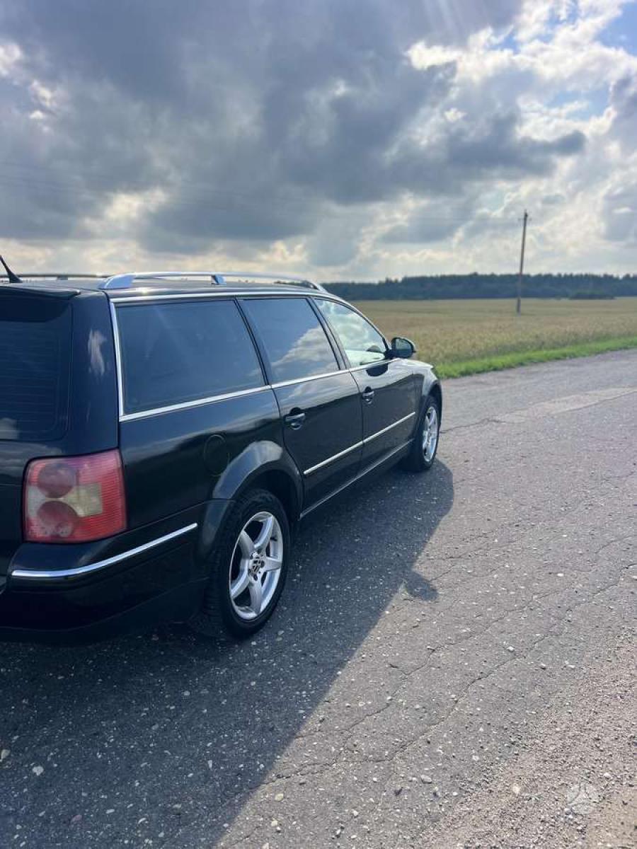 Black Volkswagen Passat 2004 in Siauliai, with an engine capacity of 1.90 L and mileage of 316 thousand km for 1450 €, photo 7 on AUTOMOTO.COM.LV