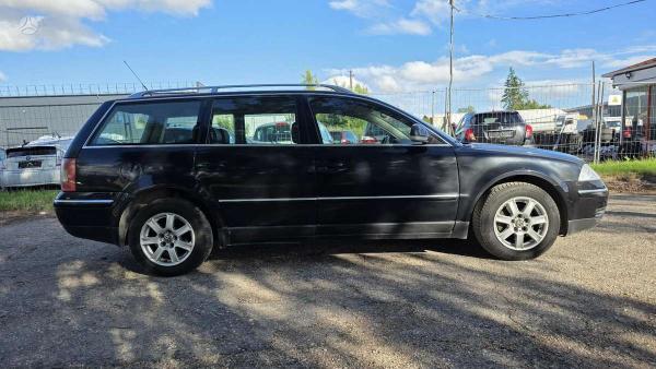 Black Volkswagen Passat 2004 in Siauliai, with an engine capacity of 1.90 L and mileage of 297 thousand km for 2150 €, photo 6 on AUTOMOTO.COM.LV