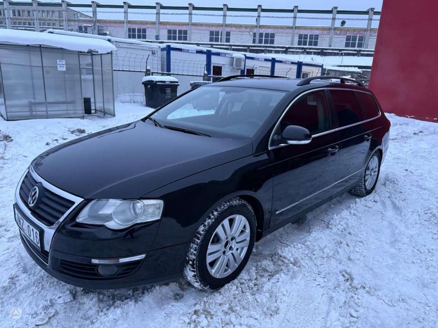 Black Volkswagen Passat 2005 in Vilnius, with an engine capacity of 2.00 L and mileage of 325 thousand km for 1150 €, photo 1 on AUTOMOTO.COM.LV