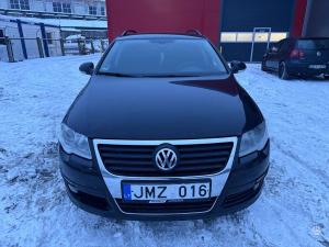 Black Volkswagen Passat 2005 in Vilnius, with an engine capacity of 2.00 L and mileage of 325 thousand km for 1150 €, photo 2 on AUTOMOTO.COM.LV