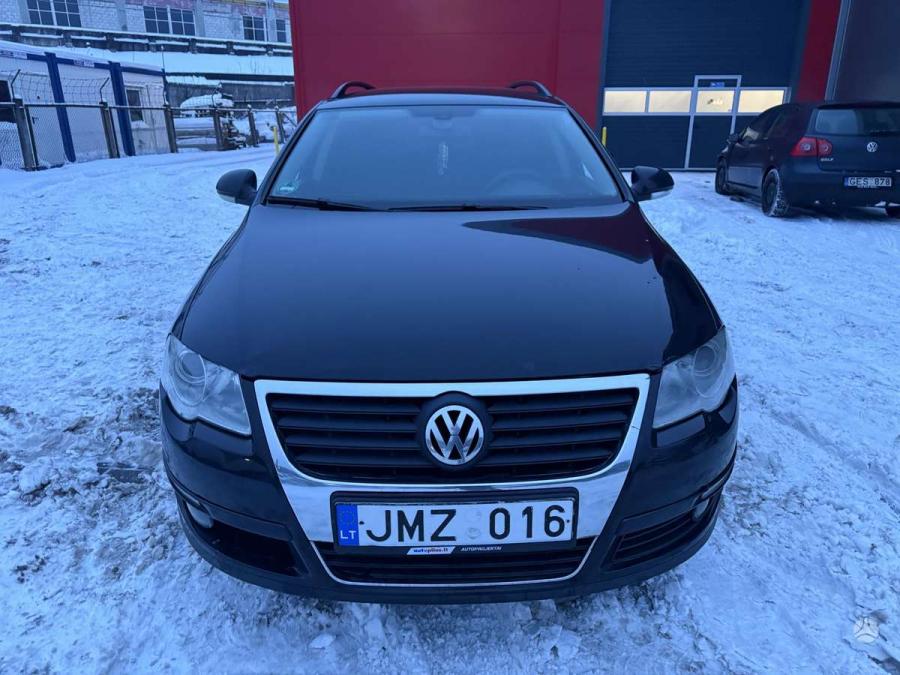 Black Volkswagen Passat 2005 in Vilnius, with an engine capacity of 2.00 L and mileage of 325 thousand km for 1150 €, photo 2 on AUTOMOTO.COM.LV