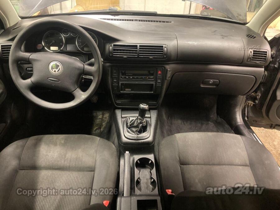 Melns Volkswagen Passat 2005 Tallina, ar dzinēja tilpumu 1.90 L un nobraukumu 0 tūkst. km par 1350 €, foto 12 vietnē AUTOMOTO.COM.LV