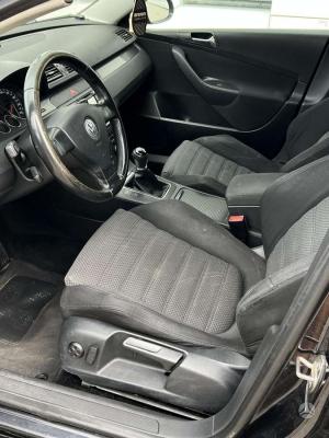 Melns Volkswagen Passat 2005 Viļņa, ar dzinēja tilpumu 1.97 L un nobraukumu 408 tūkst. km par 900 €, foto 8 vietnē AUTOMOTO.COM.LV