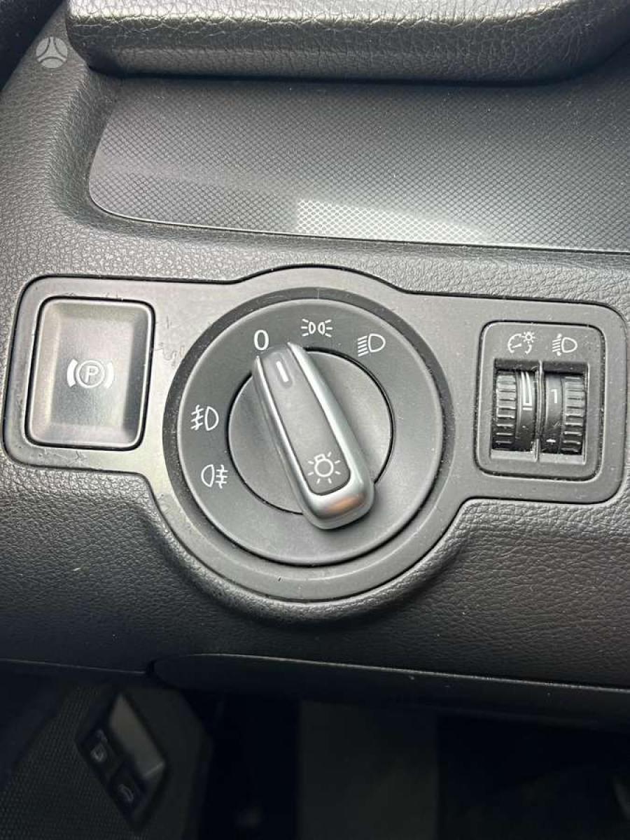 Melns Volkswagen Passat 2005 Viļņa, ar dzinēja tilpumu 1.97 L un nobraukumu 408 tūkst. km par 900 €, foto 12 vietnē AUTOMOTO.COM.LV