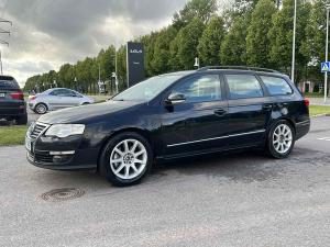 Black Volkswagen Passat 2005 in Narva, with an engine capacity of 2.00 L and mileage of 295 thousand km for 1499 €, photo  on AUTOMOTO.COM.LV
