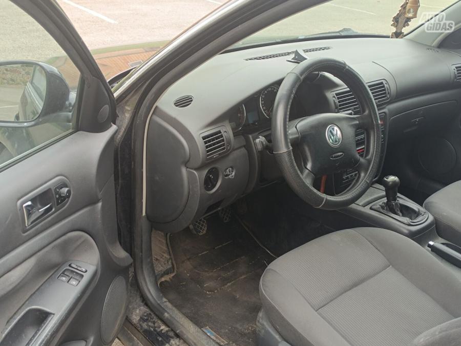 Black Volkswagen Passat 2005 in Marijampole, with an engine capacity of 1.90 L and mileage of 360 thousand km for 900 €, photo 4 on AUTOMOTO.COM.LV