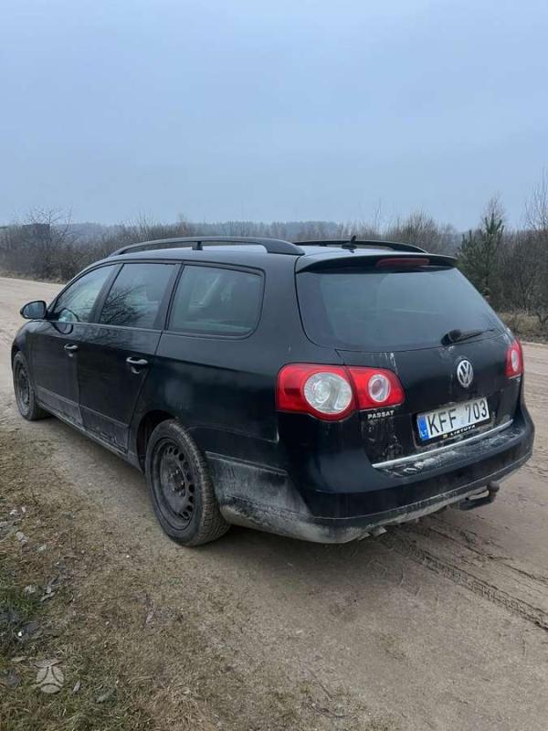 Black Volkswagen Passat 2006 in Vilnius, with an engine capacity of 1.90 L and mileage of 410 thousand km for 450 €, photo 3 on AUTOMOTO.COM.LV