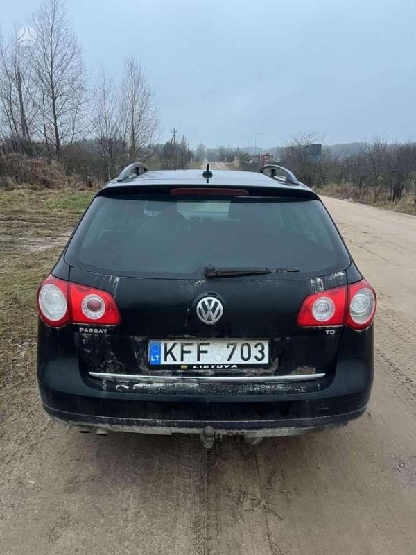 Black Volkswagen Passat 2006 in Vilnius, with an engine capacity of 1.90 L and mileage of 410 thousand km for 450 €, photo 4 on AUTOMOTO.COM.LV