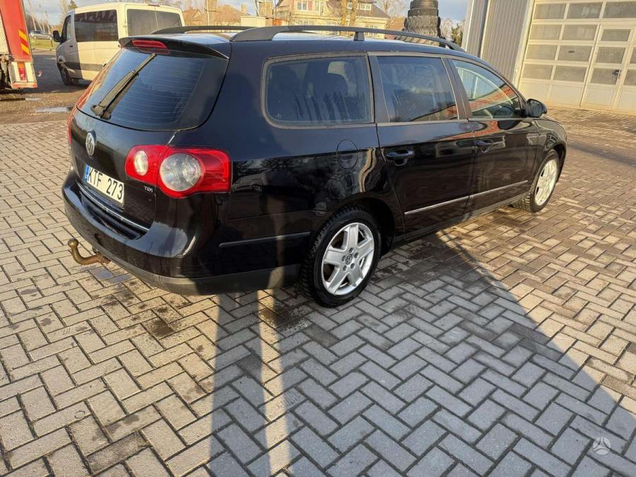Black Volkswagen Passat 2006 in Akmene, with an engine capacity of 1.90 L and mileage of 486 thousand km for 1500 €, photo 14 on AUTOMOTO.COM.LV