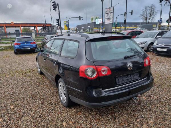 Black Volkswagen Passat 2006 in Kaunas, with an engine capacity of 2.00 L and mileage of 277 thousand km for 2400 €, photo 3 on AUTOMOTO.COM.LV