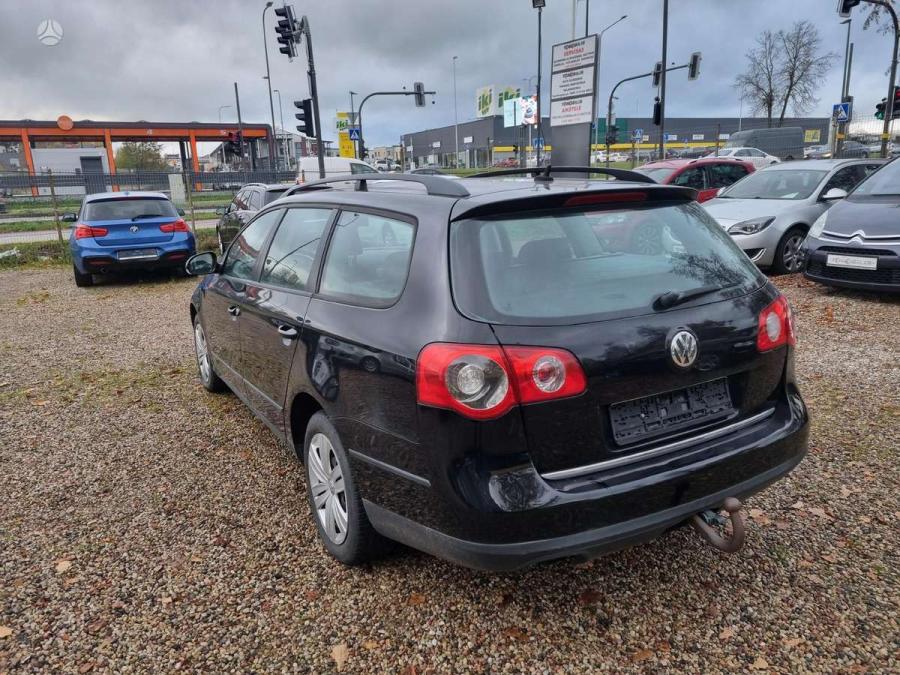 Black Volkswagen Passat 2006 in Kaunas, with an engine capacity of 2.00 L and mileage of 277 thousand km for 2400 €, photo 3 on AUTOMOTO.COM.LV
