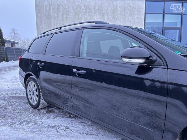 Black Volkswagen Passat 2006 in Alytus, with an engine capacity of 2.00 L and mileage of 305 thousand km for 1750 €, photo 4 on AUTOMOTO.COM.LV