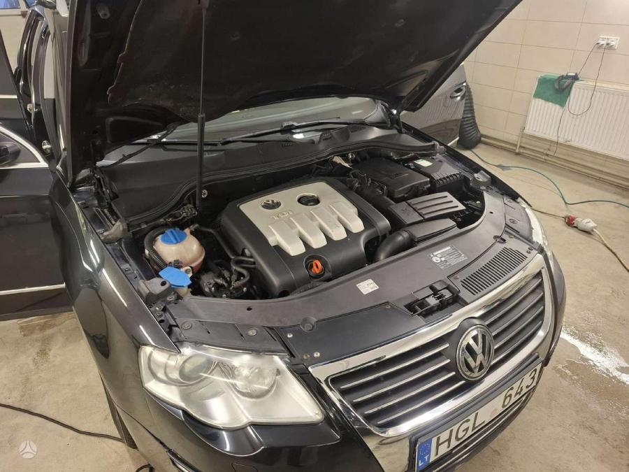 Melns Volkswagen Passat 2006 Telšiai, ar dzinēja tilpumu 1.97 L un nobraukumu 290 tūkst. km par 2000 €, foto 1 vietnē AUTOMOTO.COM.LV