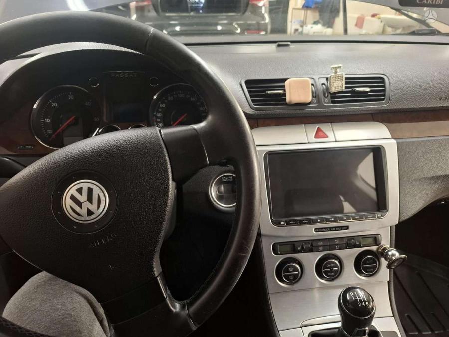 Melns Volkswagen Passat 2006 Telšiai, ar dzinēja tilpumu 1.97 L un nobraukumu 290 tūkst. km par 2000 €, foto 10 vietnē AUTOMOTO.COM.LV
