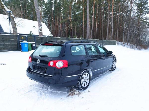 Black Volkswagen Passat 2006 in Alytus, with an engine capacity of 1.97 L and mileage of 349 thousand km for 2050 €, photo 4 on AUTOMOTO.COM.LV