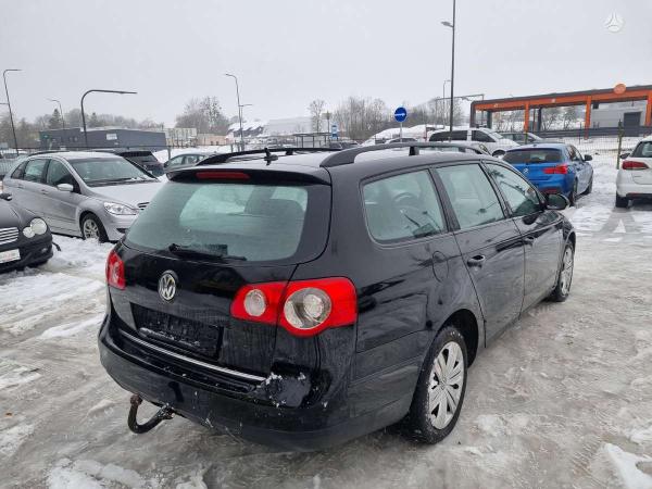 Black Volkswagen Passat 2006 in Kaunas, with an engine capacity of 2.00 L and mileage of 277 thousand km for 2400 €, photo 2 on AUTOMOTO.COM.LV