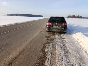 Black Volkswagen Passat 2006 in Pasvalys, with an engine capacity of 2.00 L and mileage of 409 thousand km for 1000 €, photo 8 on AUTOMOTO.COM.LV