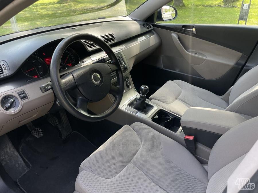 Black Volkswagen Passat 2006 in Silute, with an engine capacity of 1.90 L and mileage of 326 thousand km for 1950 €, photo 19 on AUTOMOTO.COM.LV