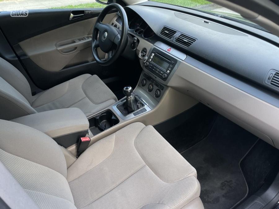 Black Volkswagen Passat 2006 in Silute, with an engine capacity of 1.90 L and mileage of 326 thousand km for 1950 €, photo 20 on AUTOMOTO.COM.LV