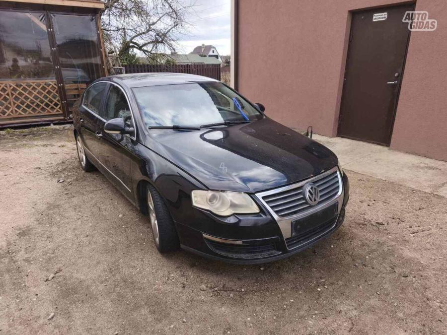 Black Volkswagen Passat 2006 in Vilnius, with an engine capacity of 2.00 L and mileage of 300 thousand km for 850 €, photo 1 on AUTOMOTO.COM.LV