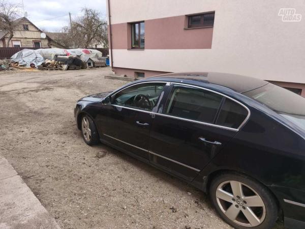 Black Volkswagen Passat 2006 in Vilnius, with an engine capacity of 2.00 L and mileage of 300 thousand km for 850 €, photo 4 on AUTOMOTO.COM.LV