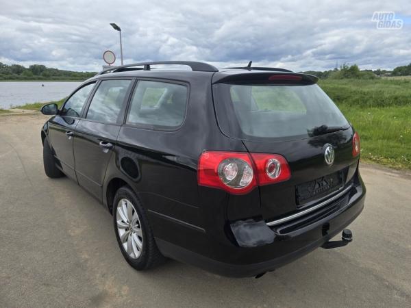 Black Volkswagen Passat 2006 in Jurbarkas, with an engine capacity of 1.60 L and mileage of 227 thousand km for 2750 €, photo 3 on AUTOMOTO.COM.LV