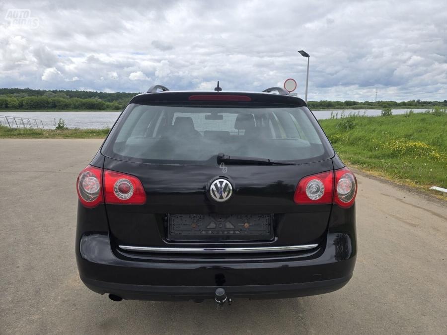 Black Volkswagen Passat 2006 in Jurbarkas, with an engine capacity of 1.60 L and mileage of 227 thousand km for 2750 €, photo 6 on AUTOMOTO.COM.LV