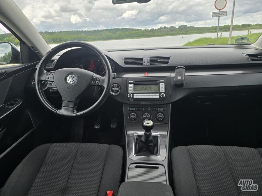 Black Volkswagen Passat 2006 in Jurbarkas, with an engine capacity of 1.60 L and mileage of 227 thousand km for 2750 €, photo 10 on AUTOMOTO.COM.LV