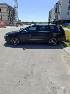 Black Volkswagen Passat 2006 in Klaipeda, with an engine capacity of 1.97 L and mileage of 390 thousand km for 1000 €, photo 5 on AUTOMOTO.COM.LV