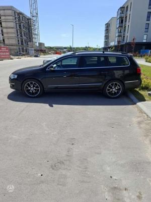 Black Volkswagen Passat 2006 in Klaipeda, with an engine capacity of 1.97 L and mileage of 390 thousand km for 1000 €, photo 6 on AUTOMOTO.COM.LV