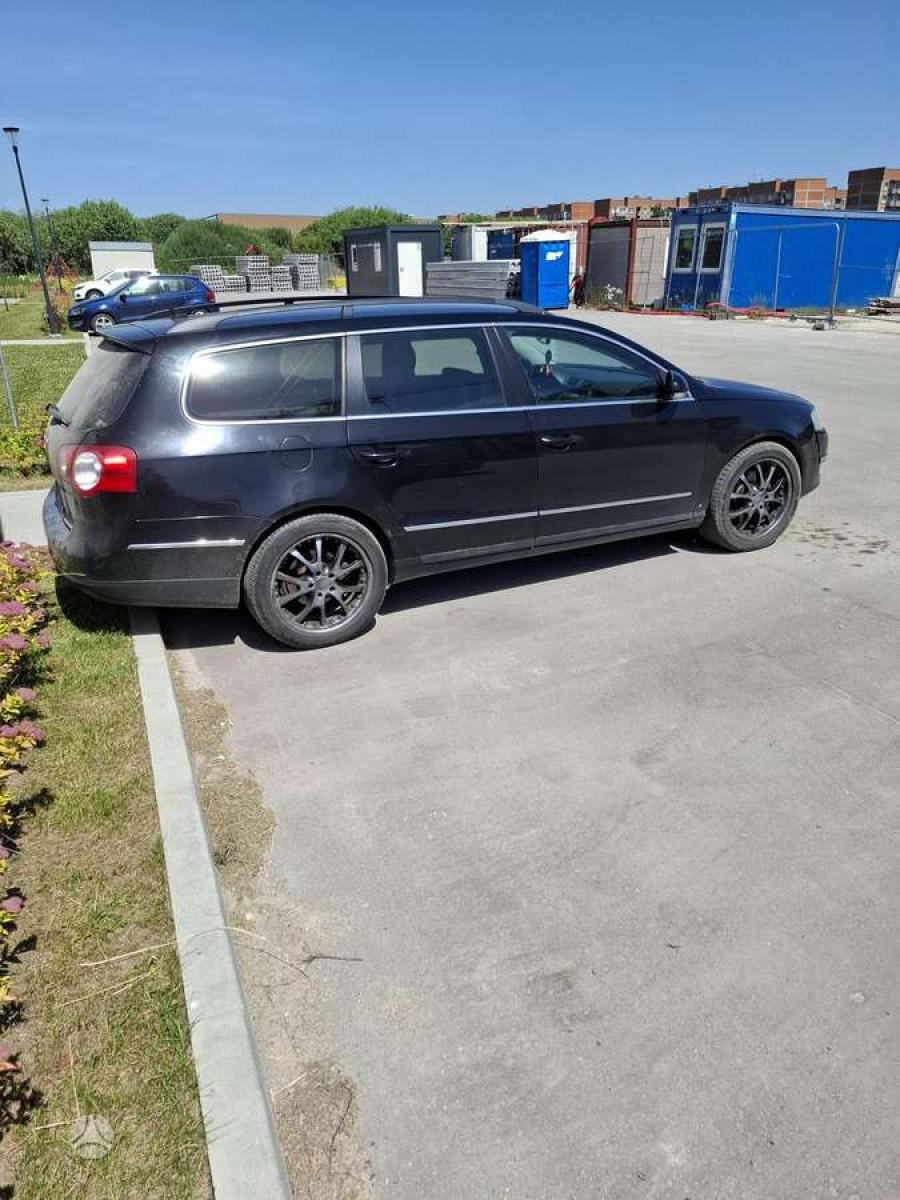 Black Volkswagen Passat 2006 in Klaipeda, with an engine capacity of 1.97 L and mileage of 390 thousand km for 1000 €, photo 7 on AUTOMOTO.COM.LV