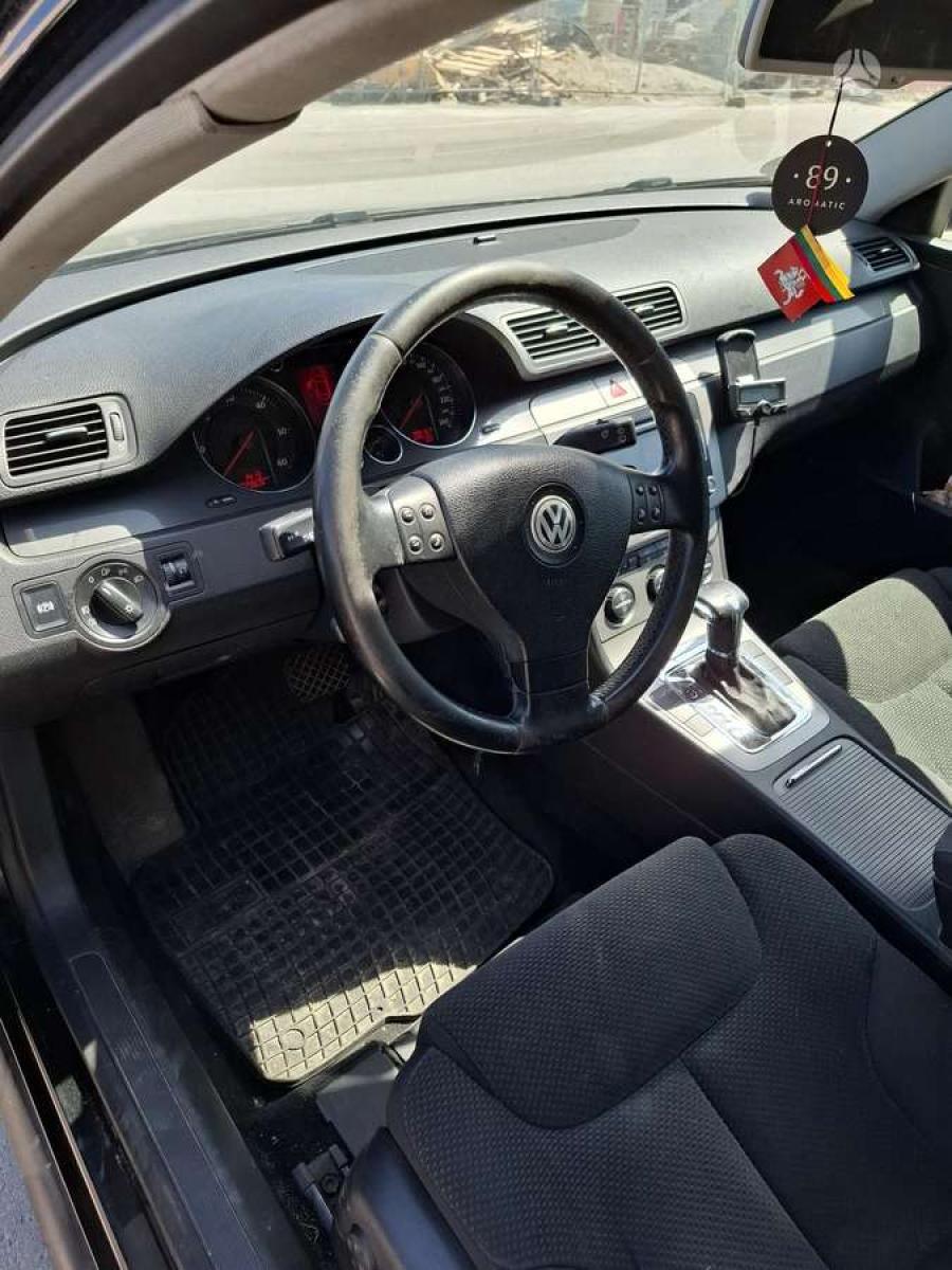 Black Volkswagen Passat 2006 in Klaipeda, with an engine capacity of 1.97 L and mileage of 390 thousand km for 1000 €, photo 13 on AUTOMOTO.COM.LV