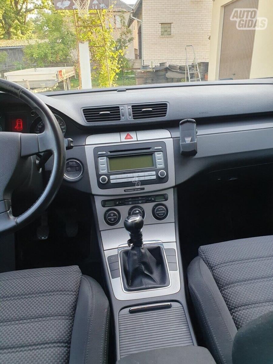 Melns Volkswagen Passat 2006 Utena, ar dzinēja tilpumu 2.00 L un nobraukumu 290 tūkst. km par 2600 €, foto 4 vietnē AUTOMOTO.COM.LV