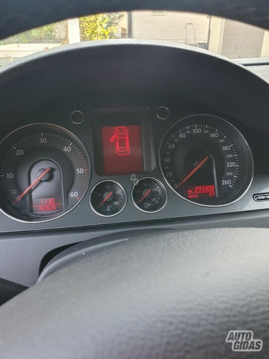 Melns Volkswagen Passat 2006 Utena, ar dzinēja tilpumu 2.00 L un nobraukumu 290 tūkst. km par 2600 €, foto 6 vietnē AUTOMOTO.COM.LV