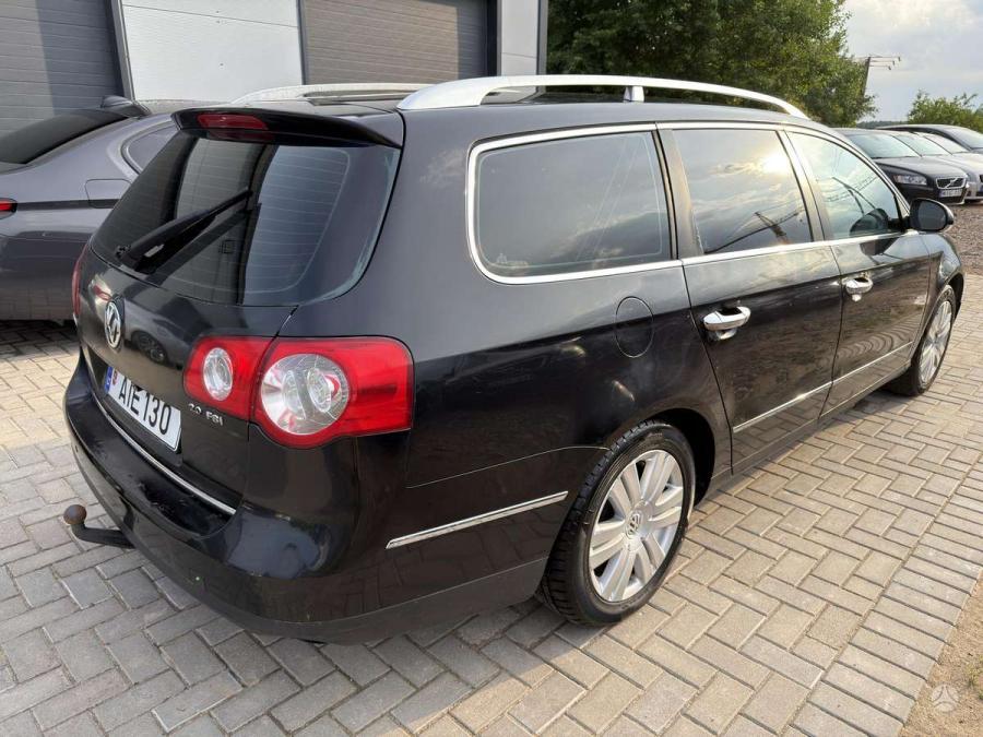 Black Volkswagen Passat 2006 in Vilnius, with an engine capacity of 1.98 L and mileage of 383 thousand km for 1150 €, photo 3 on AUTOMOTO.COM.LV