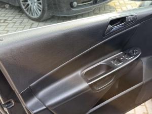 Black Volkswagen Passat 2006 in Vilnius, with an engine capacity of 1.98 L and mileage of 383 thousand km for 1150 €, photo 9 on AUTOMOTO.COM.LV
