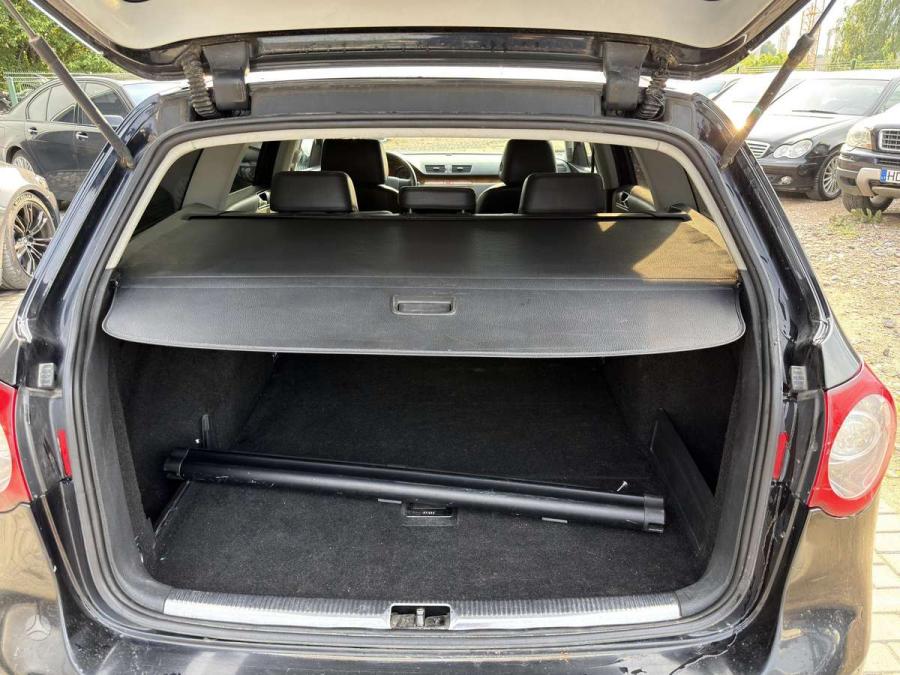 Black Volkswagen Passat 2006 in Vilnius, with an engine capacity of 1.98 L and mileage of 383 thousand km for 1150 €, photo 12 on AUTOMOTO.COM.LV