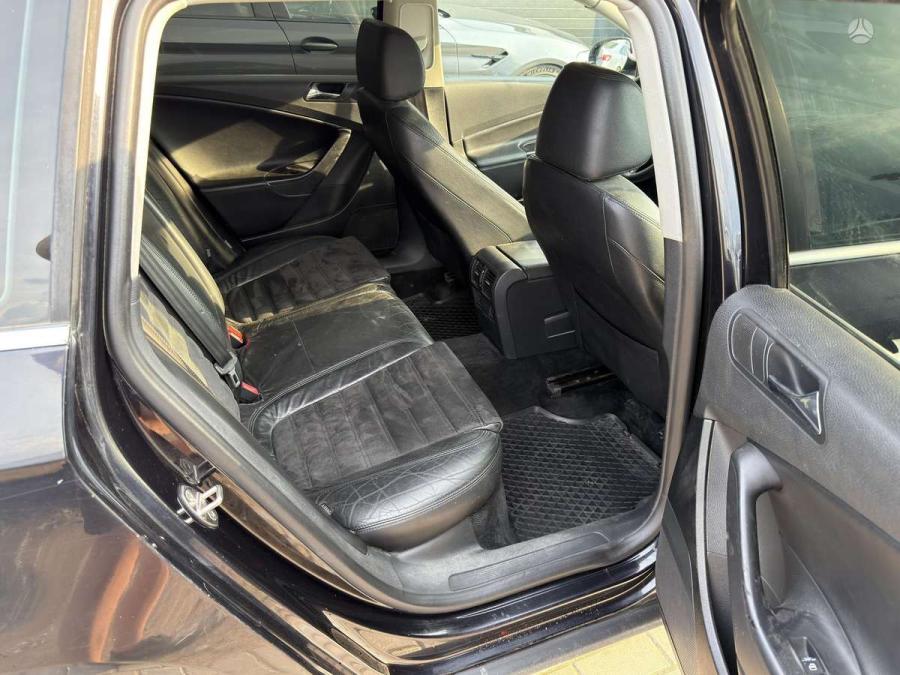 Black Volkswagen Passat 2006 in Vilnius, with an engine capacity of 1.98 L and mileage of 383 thousand km for 1150 €, photo 13 on AUTOMOTO.COM.LV