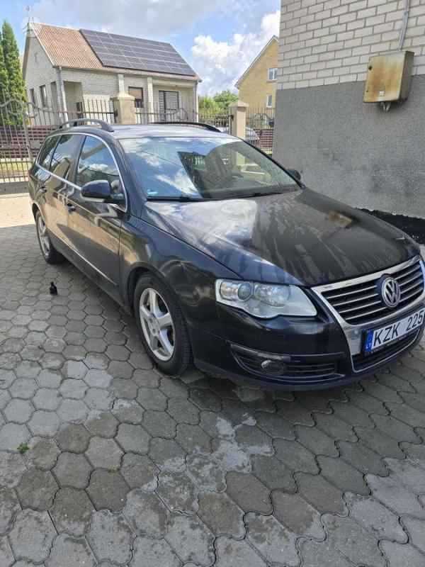 Black Volkswagen Passat 2006 in Siauliai, with an engine capacity of 1.97 L and mileage of 294 thousand km for 1500 €, photo 2 on AUTOMOTO.COM.LV