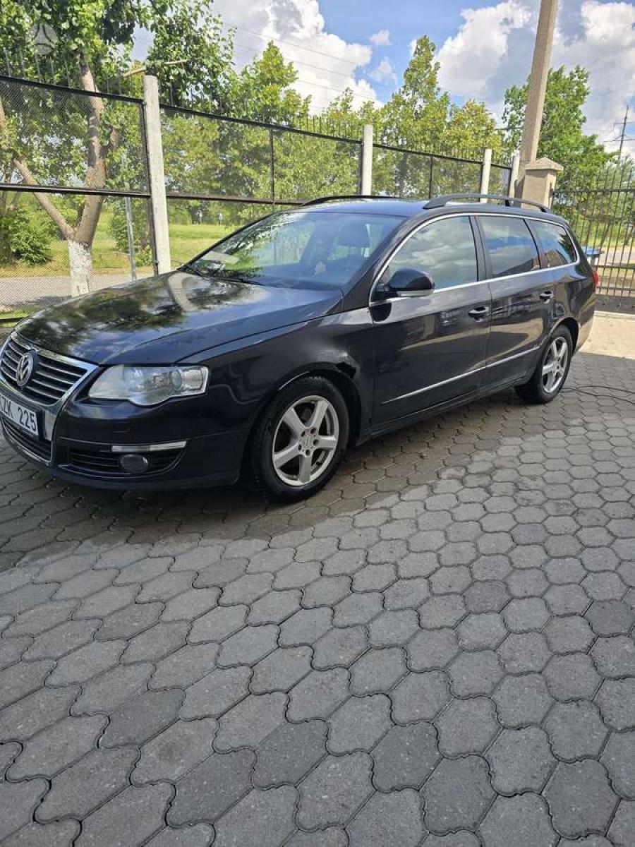 Black Volkswagen Passat 2006 in Siauliai, with an engine capacity of 1.97 L and mileage of 294 thousand km for 1500 €, photo 4 on AUTOMOTO.COM.LV