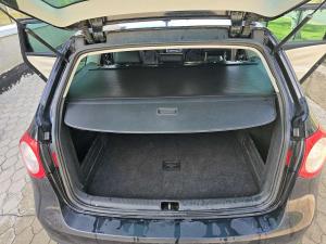 Black Volkswagen Passat 2006 in Siauliai, with an engine capacity of 1.97 L and mileage of 294 thousand km for 1500 €, photo 12 on AUTOMOTO.COM.LV