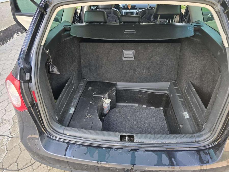 Black Volkswagen Passat 2006 in Siauliai, with an engine capacity of 1.97 L and mileage of 294 thousand km for 1500 €, photo 13 on AUTOMOTO.COM.LV