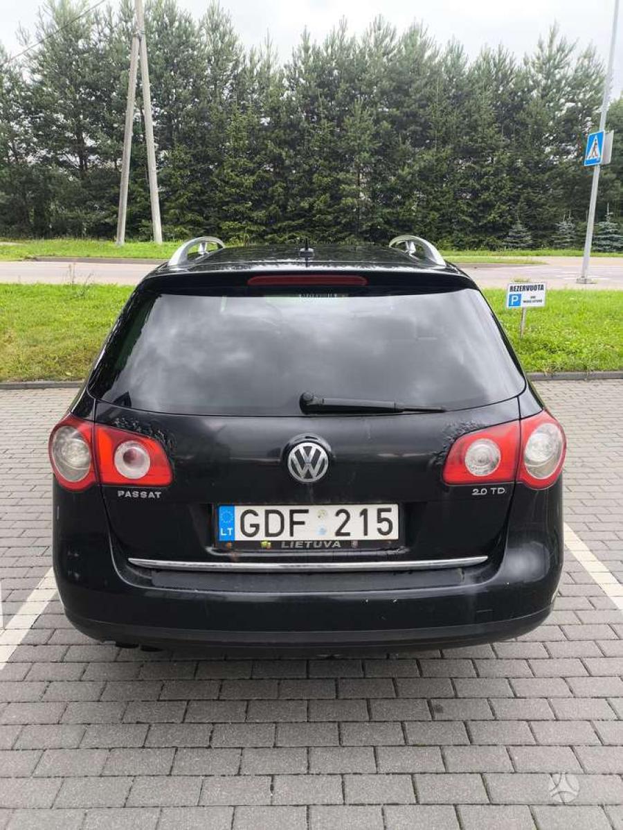Black Volkswagen Passat 2006 in Vilnius, with an engine capacity of 2.00 L and mileage of 359 thousand km for 1100 €, photo 5 on AUTOMOTO.COM.LV