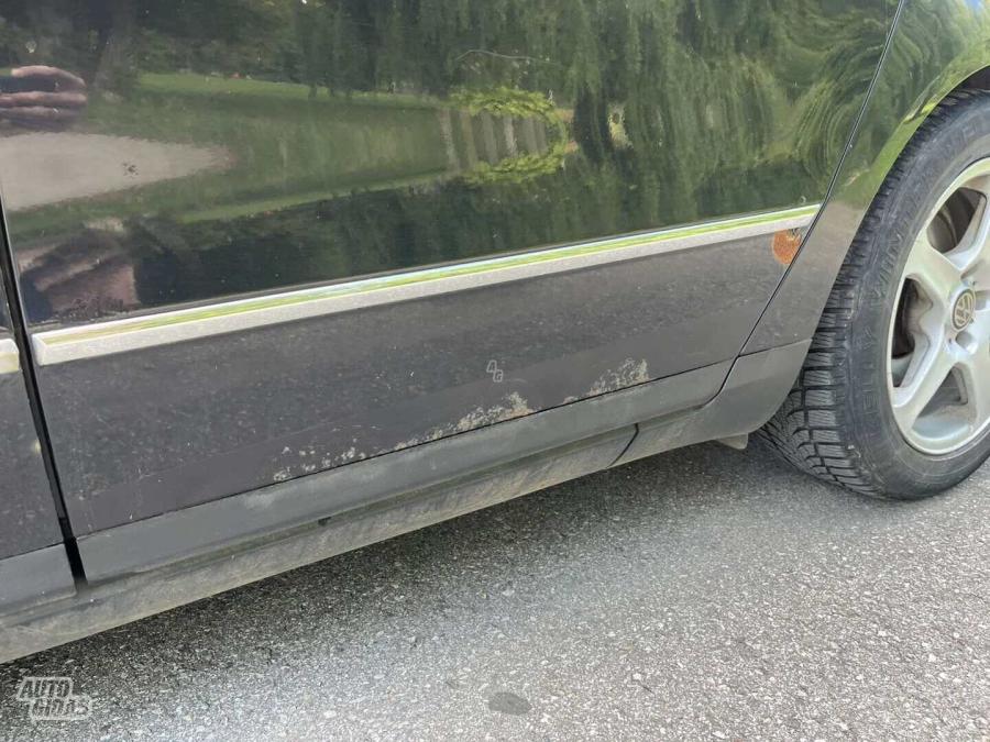 Melns Volkswagen Passat 2006 Kauņa, ar dzinēja tilpumu 2.00 L un nobraukumu 378 tūkst. km par 1950 €, foto 27 vietnē AUTOMOTO.COM.LV